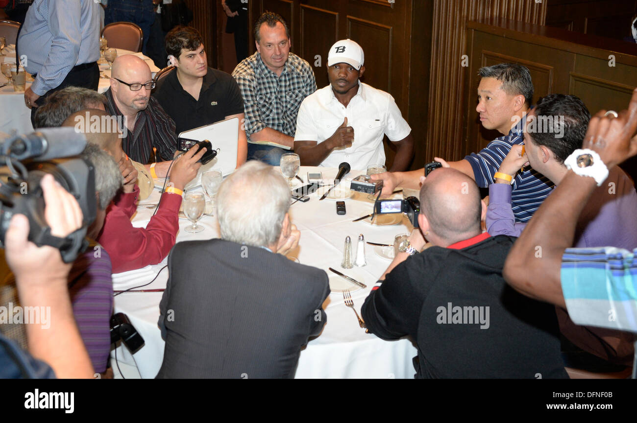 Los Angeles, California, USA. 7th October 2013. (WBO) Welterweight ...