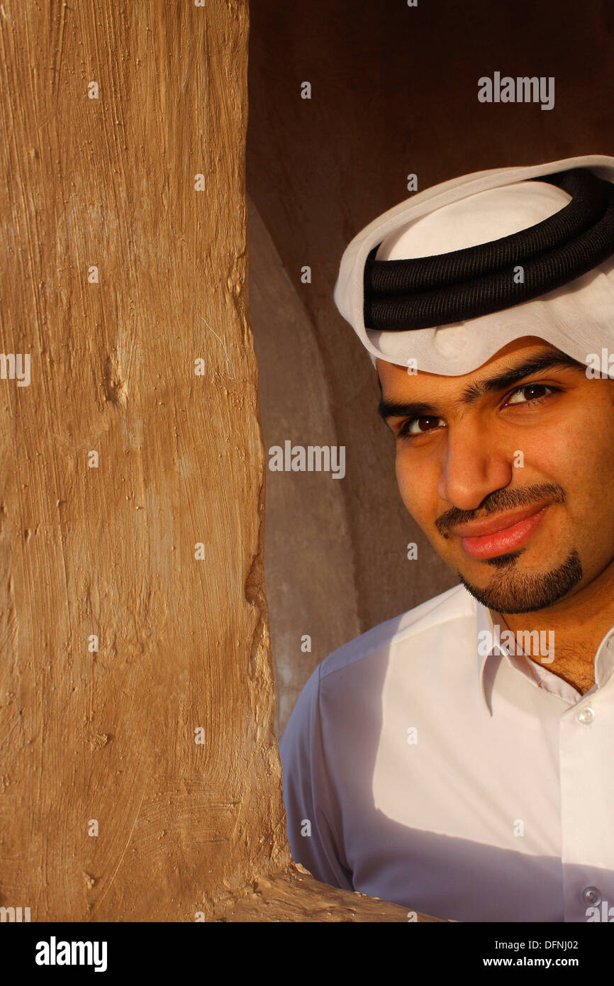 Traditional qatari dress hi-res stock photography and images - Alamy