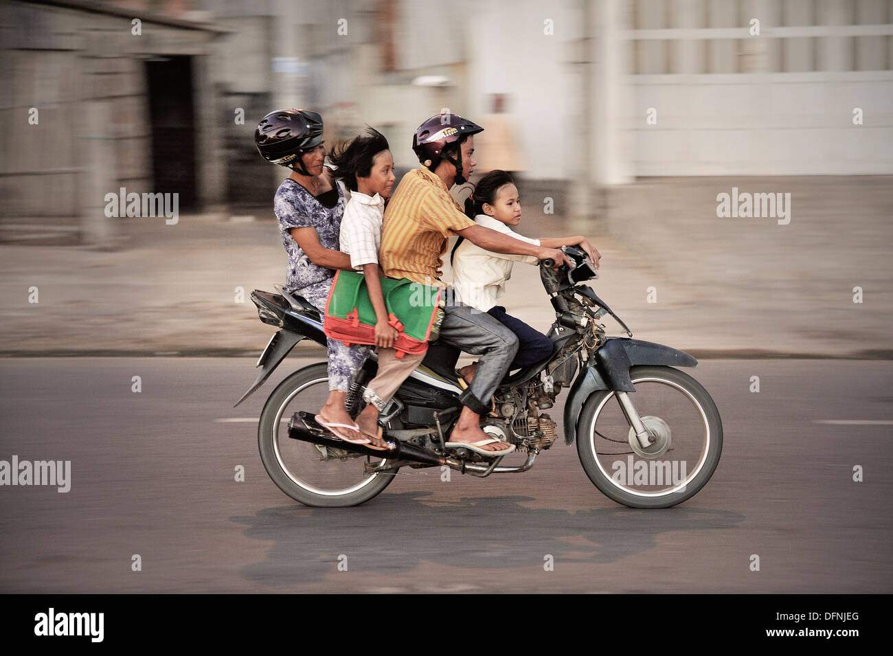 Family on a motorcycle hi-res stock photography and images - Alamy