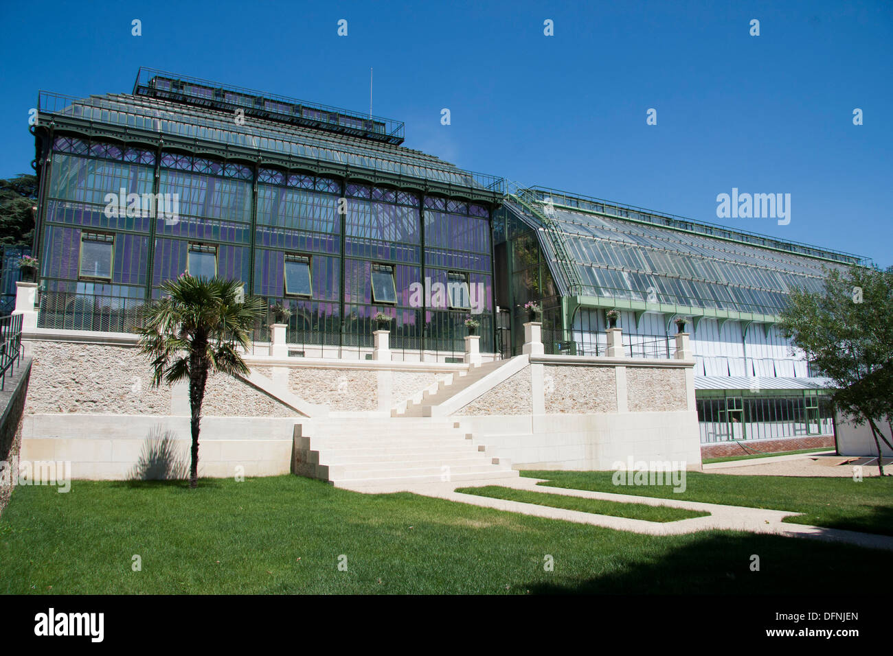 Jardin des plantes paris greenhouses hi-res stock photography and ...