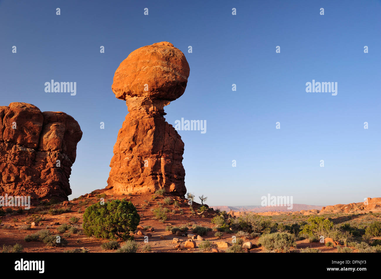 Rock spire Balanced Rock, Arches National Park, Moab, Utah, Southwest ...