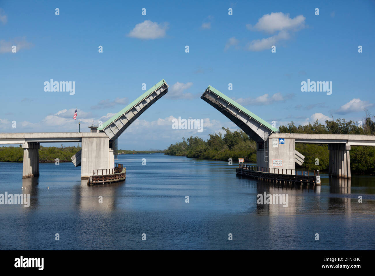 Partially open bridge hi-res stock photography and images - Alamy