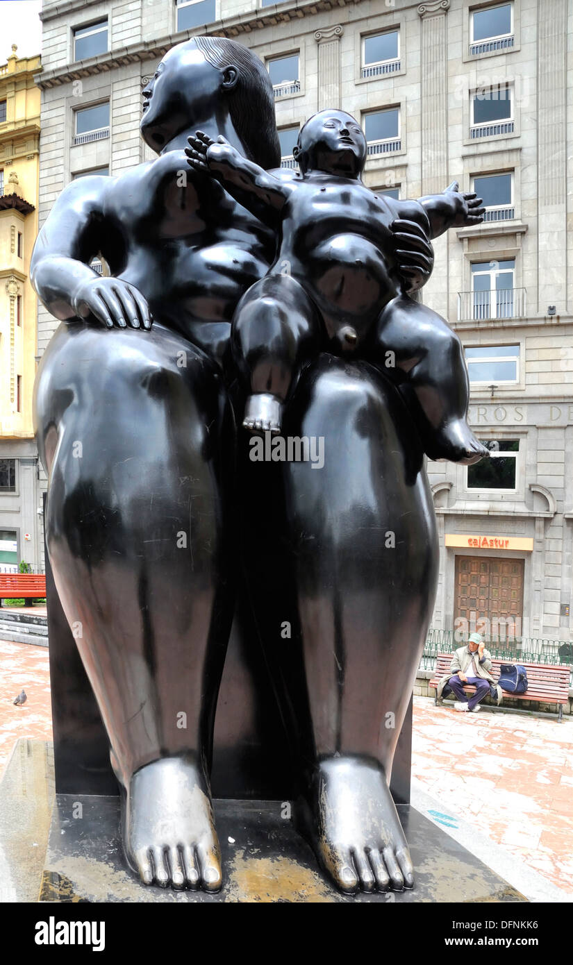 Sculpture of maternity hi-res stock photography and images - Alamy
