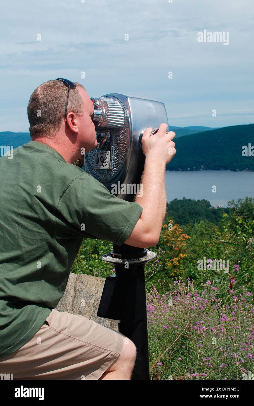 Person using a coin-operated viewfinder or binoculars Stock Photo - Alamy