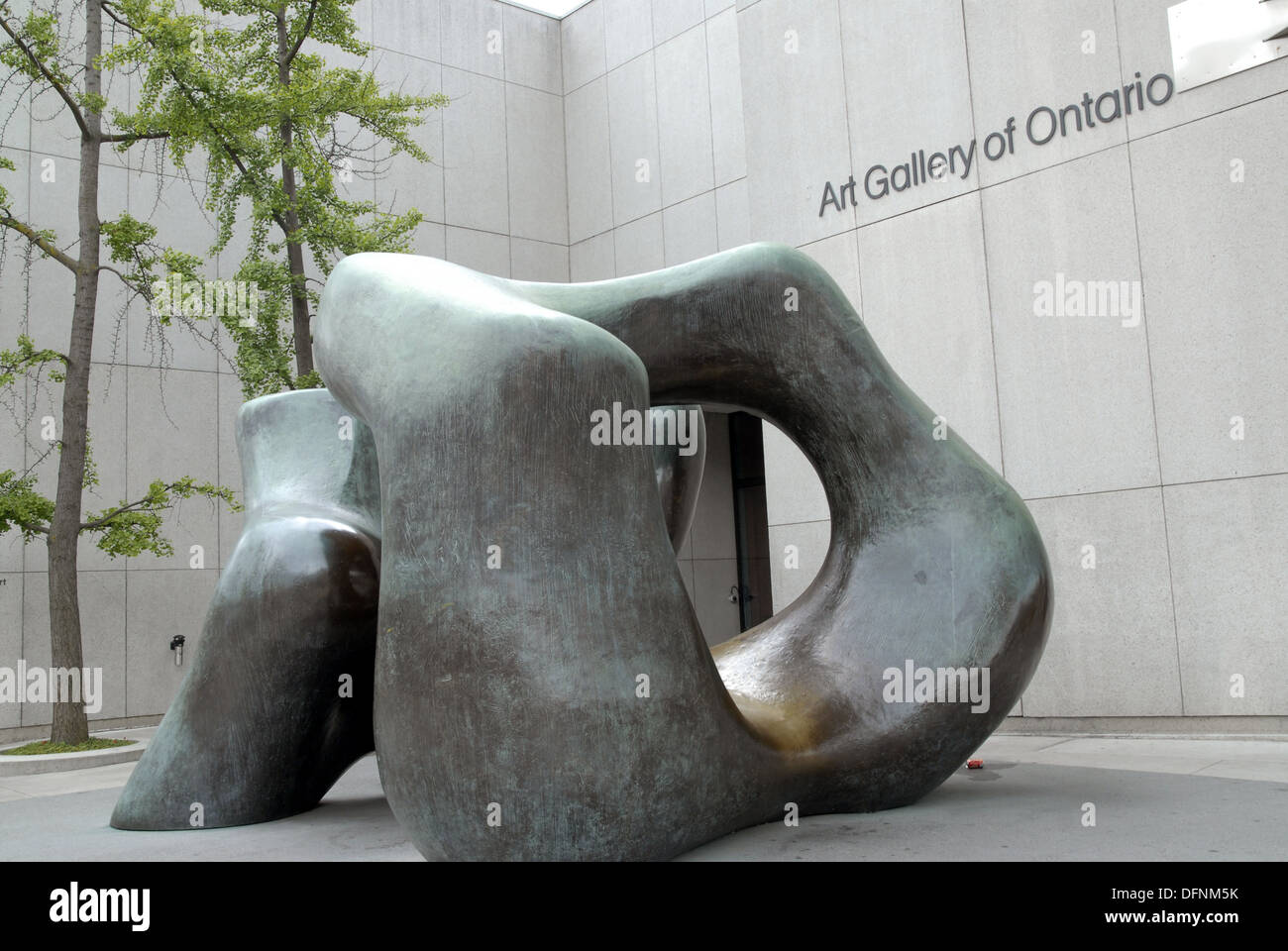 Henry moore sculpture art gallery hi-res stock photography and images ...
