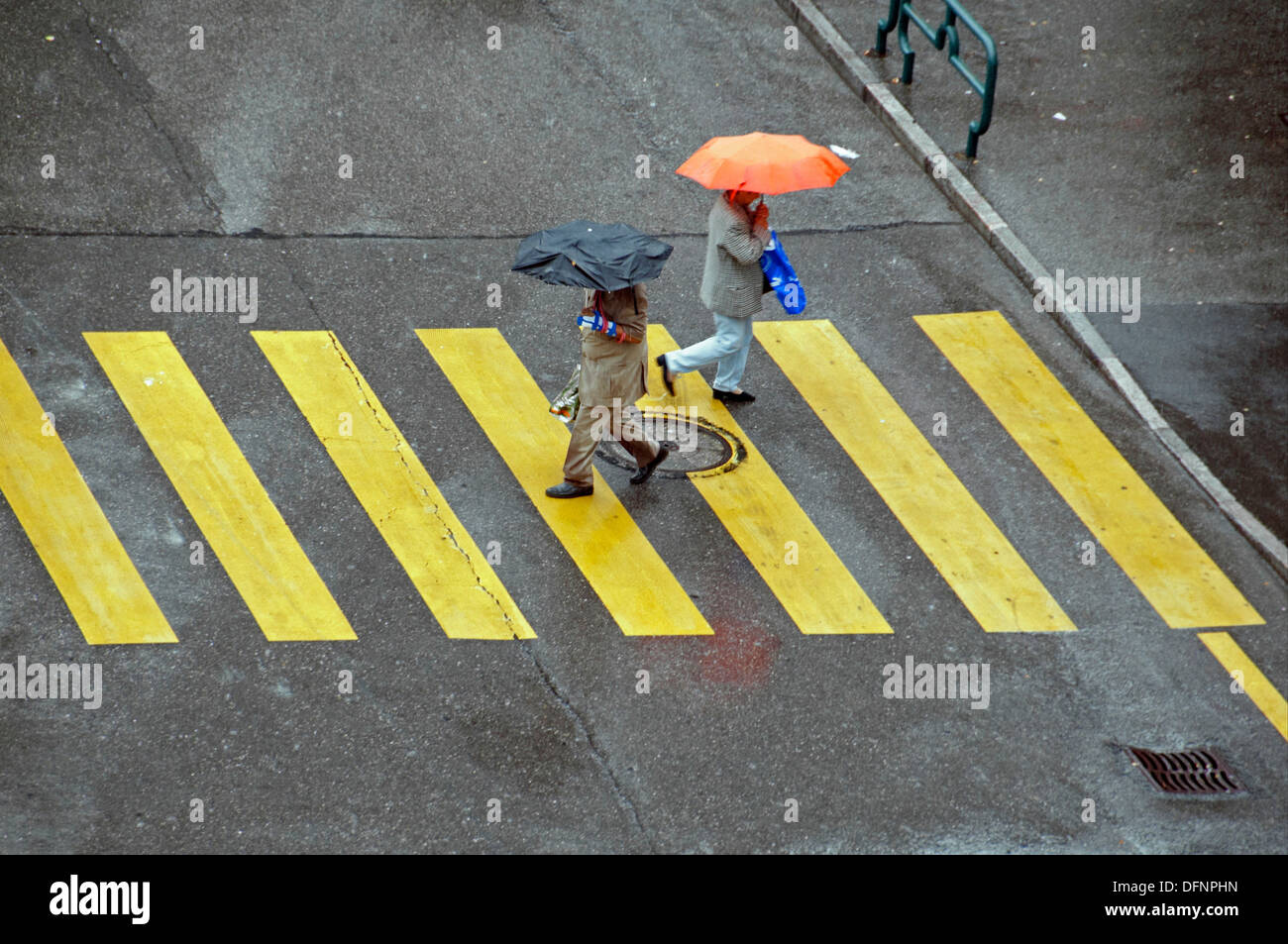 people passing each other on pedestrian crossing Stock Photo - Alamy