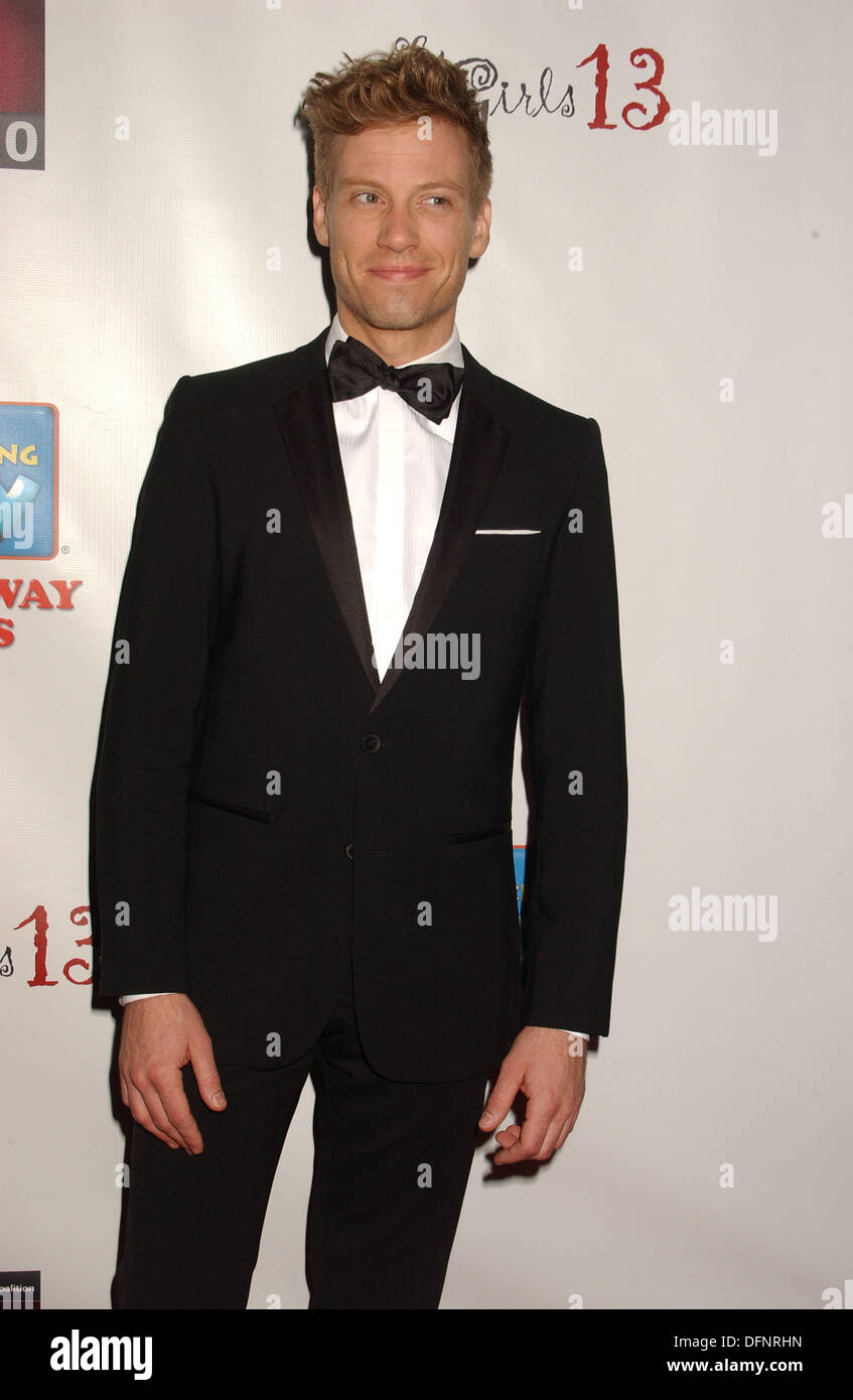 Hollywood, California, USA. 7th October 2013. Barrett Foa attends the ...
