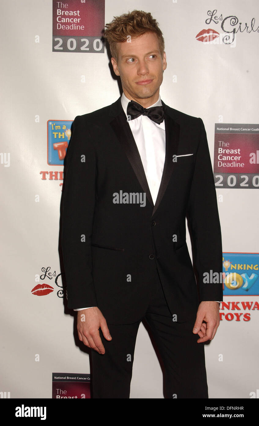 Hollywood, California, USA. 7th October 2013. Barrett Foa attends the ...