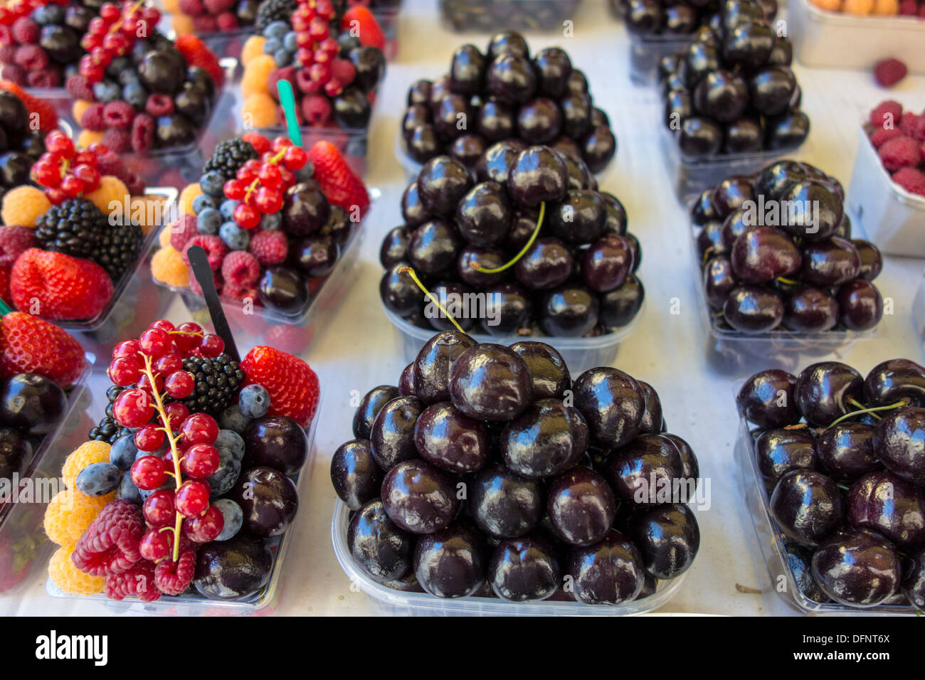 Fresh fruits hi-res stock photography and images - Alamy