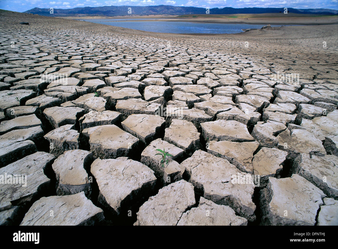Earth dam hi-res stock photography and images - Alamy