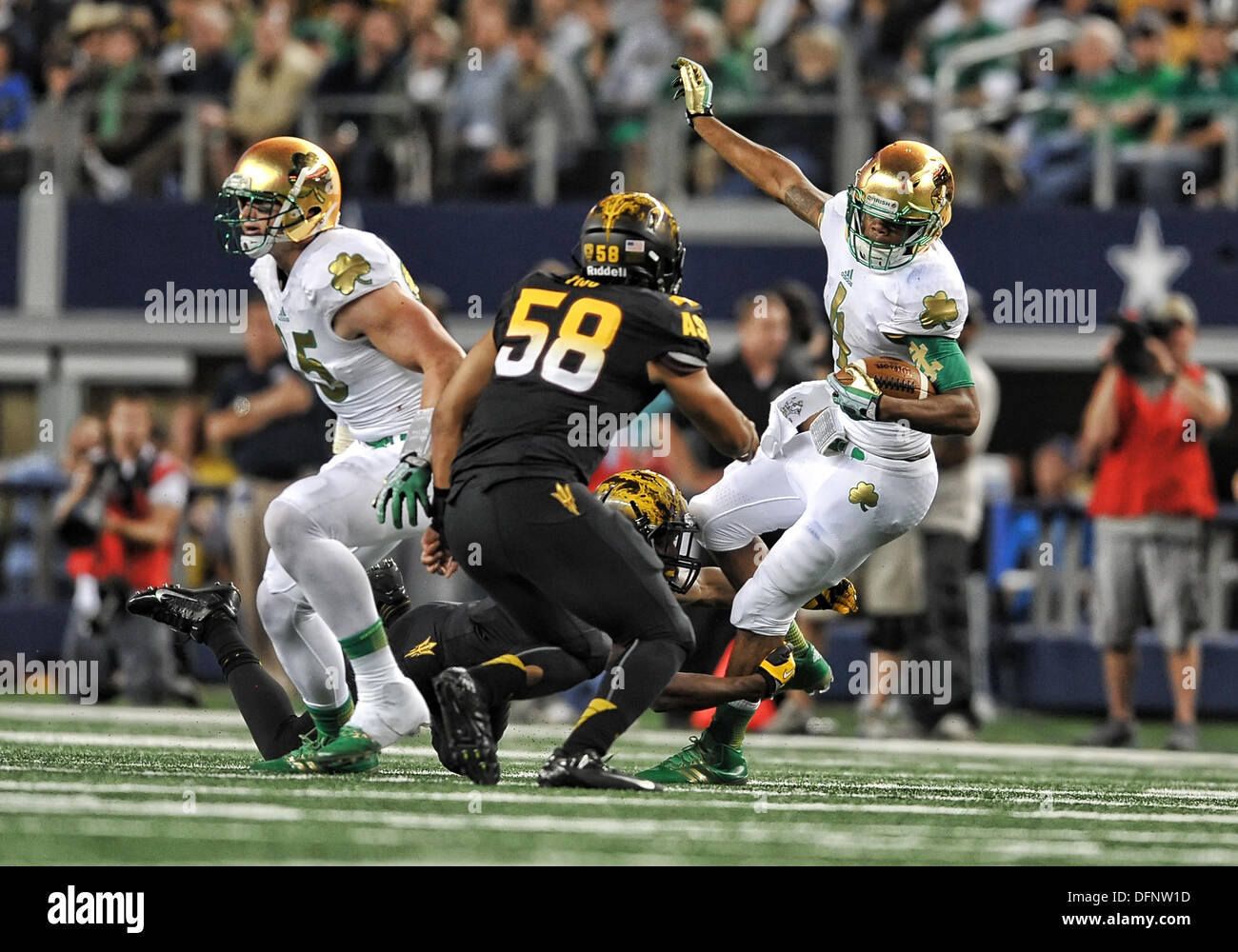 Notre Dame Fighting Irish running back George Atkinson III (4) carries the ball as Arizona State ...