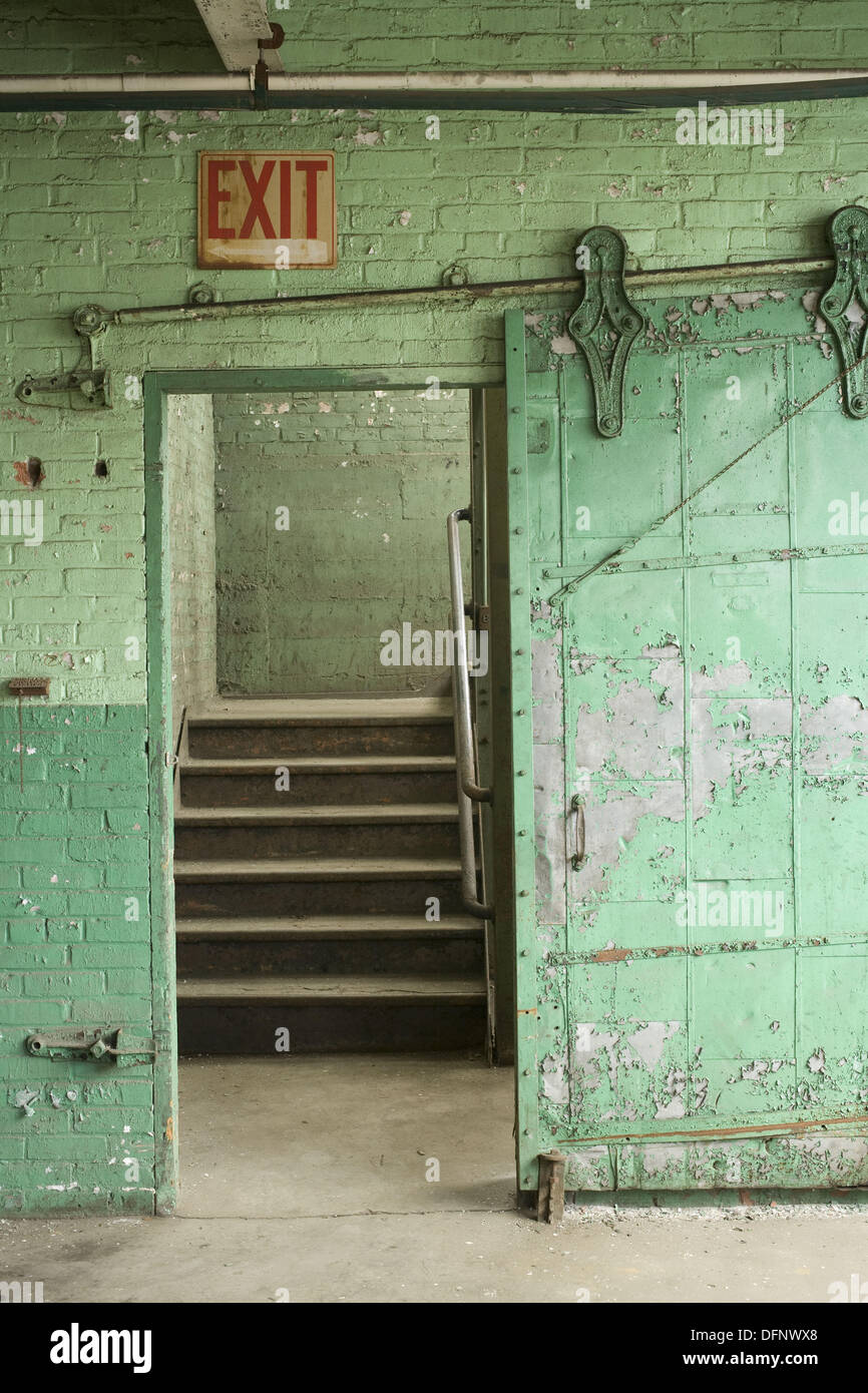 Usa emergency exit sign hi-res stock photography and images - Alamy