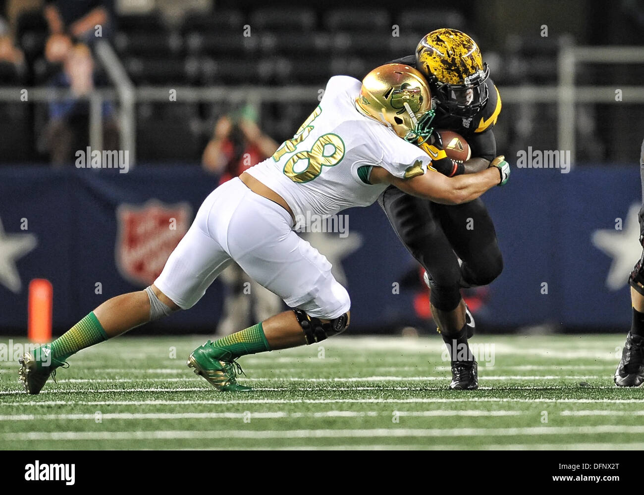 Notre Dame Fighting Irish linebacker Dan Fox (48) makes a tackle.during ...