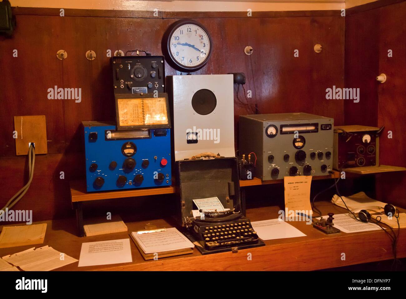 Valve radio hi-res stock photography and images - Alamy