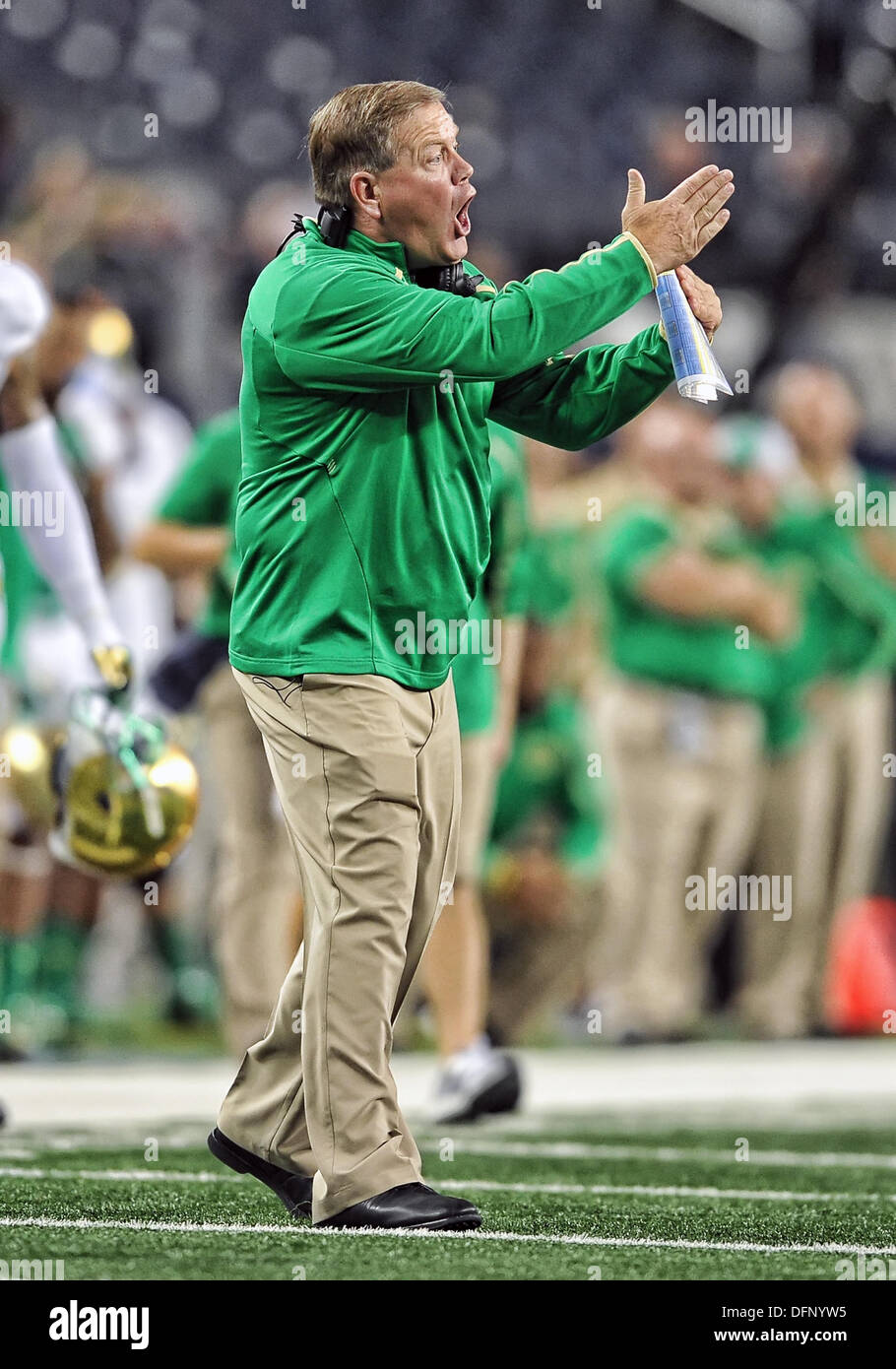 Notre Dame Fighting Irish head coach Brian Kelly signals time out ...