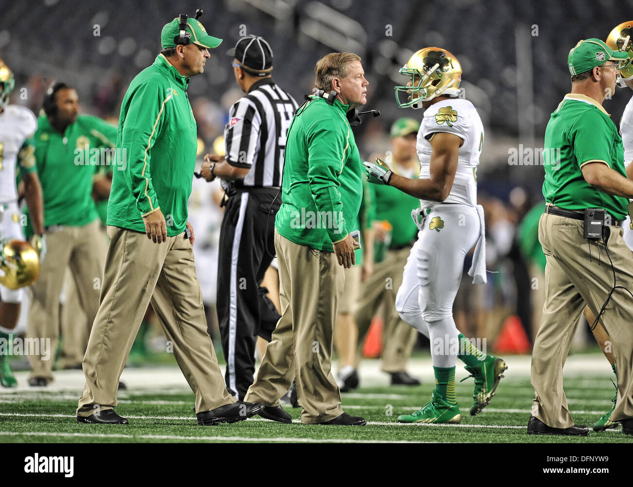 Notre Dame Fighting Irish head coach Brian Kelly signals time out ...