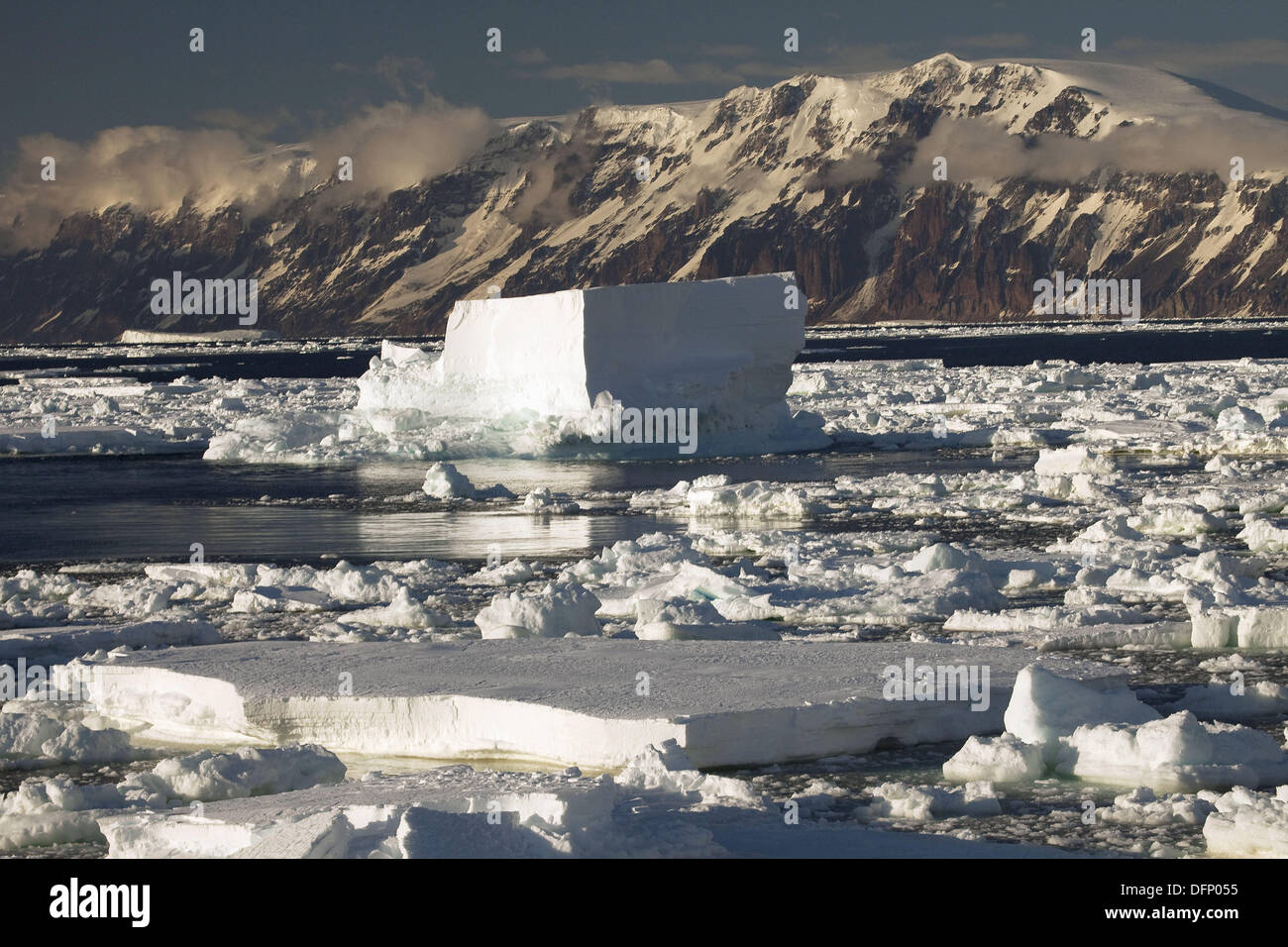 Small iceberg hi-res stock photography and images - Alamy