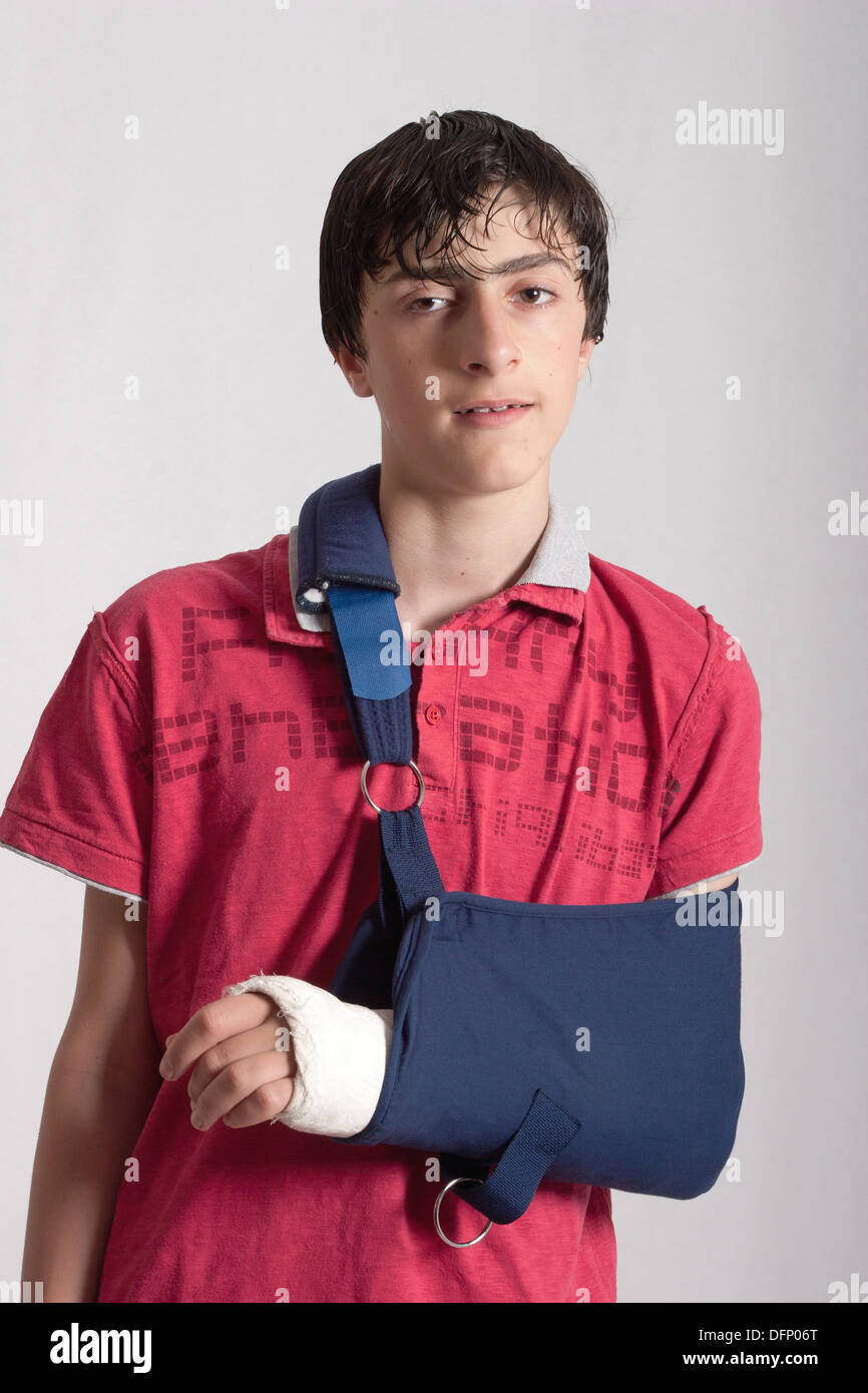 Teen boy broken arm hi-res stock photography and images - Alamy