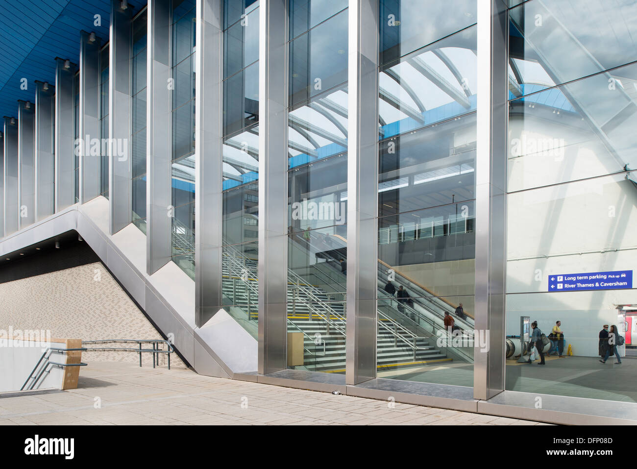 Great western train reading hi-res stock photography and images - Alamy