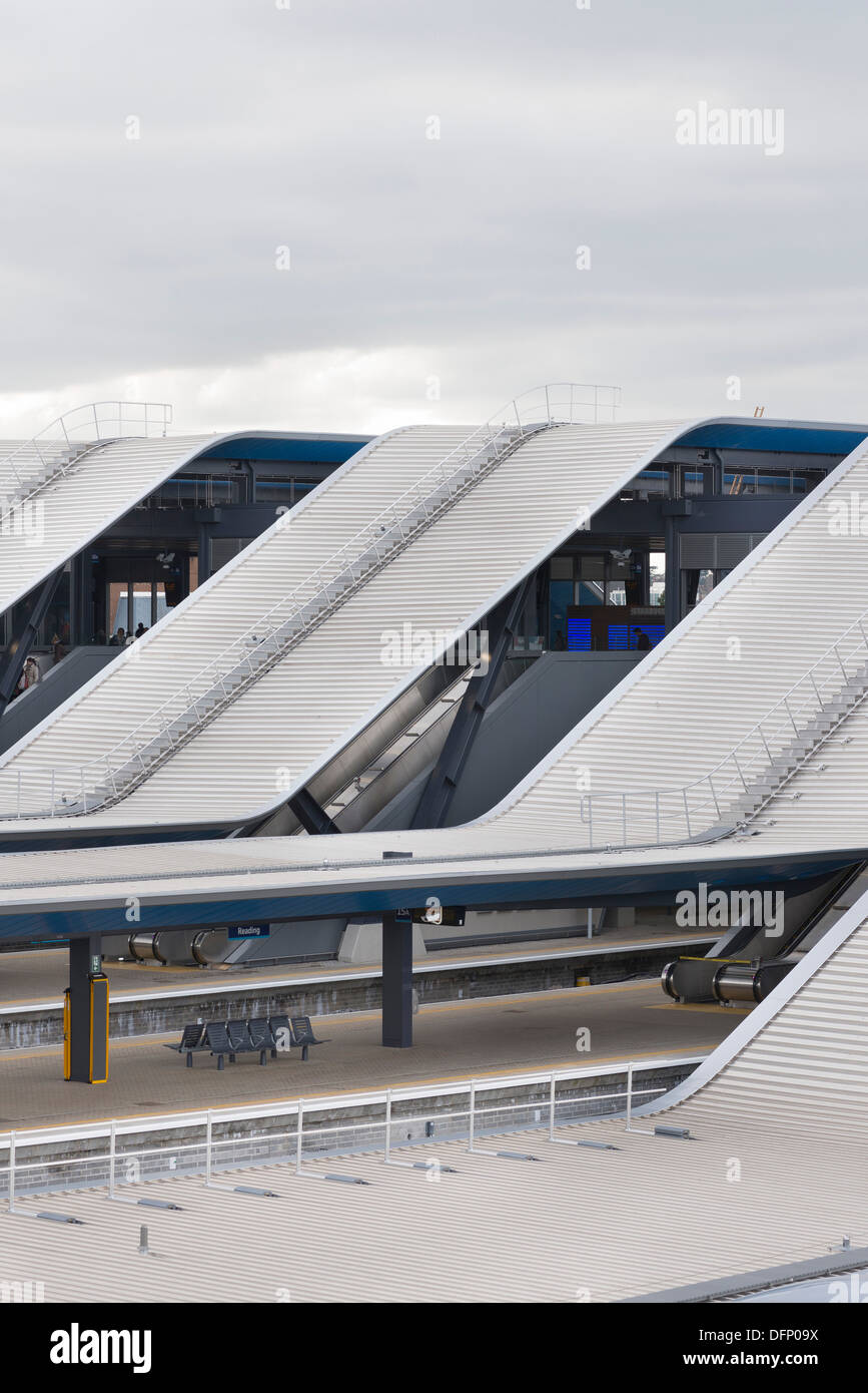 Reading Train Station, Reading, United Kingdom. Architect: Grimshaw ...