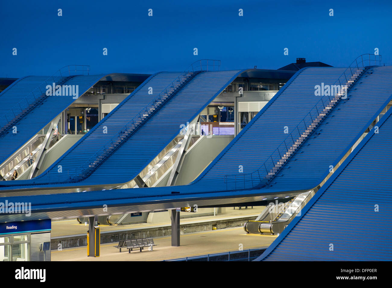 Reading Train Station, Reading, United Kingdom. Architect: Grimshaw ...
