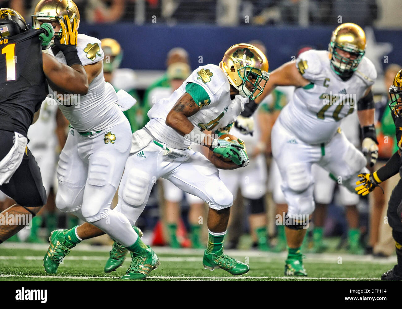 Notre Dame Fighting Irish running back George Atkinson III (4) in action during an NCAA college ...