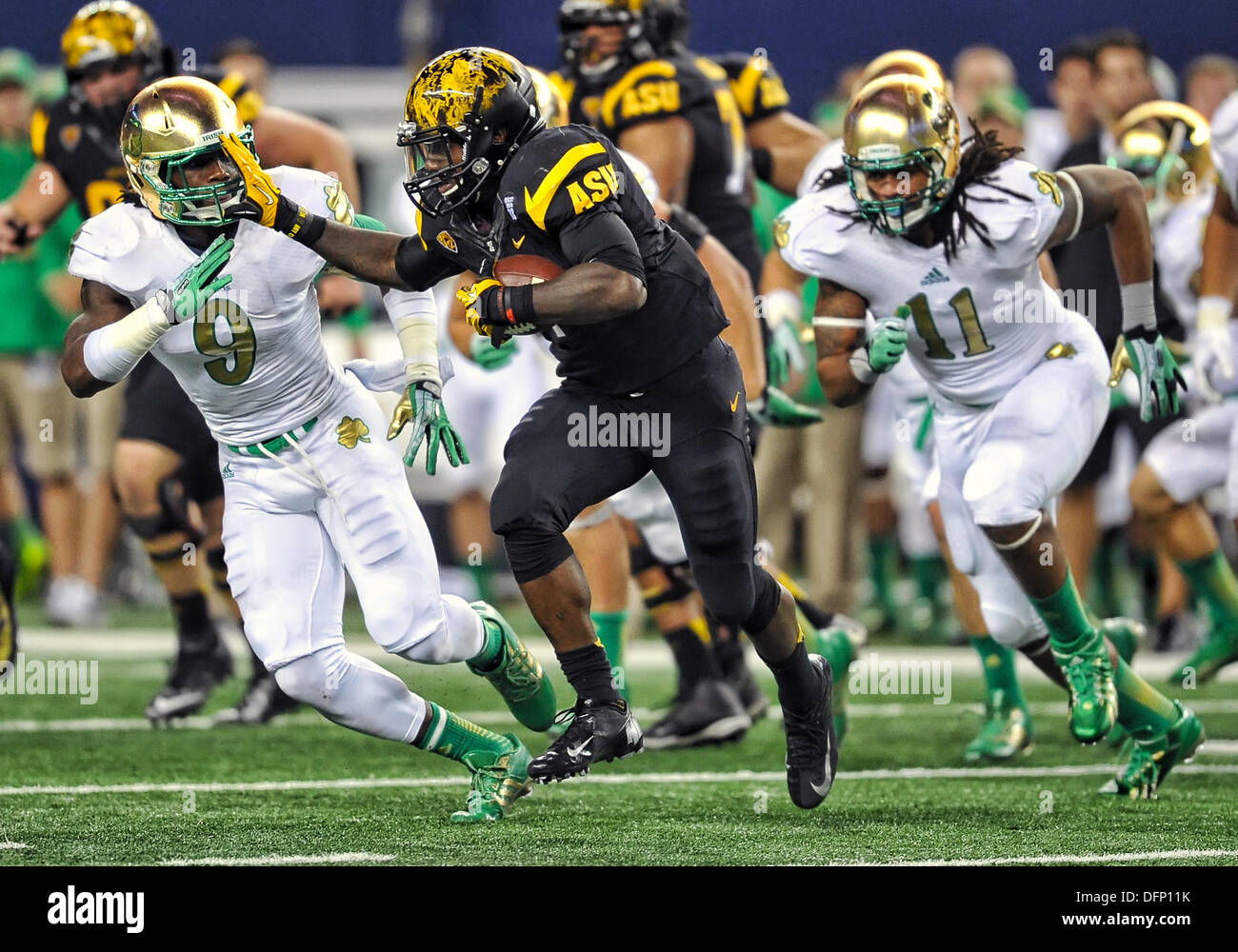 Arizona State Sun Devils running back Marion Grice (1) rolls outside as ...
