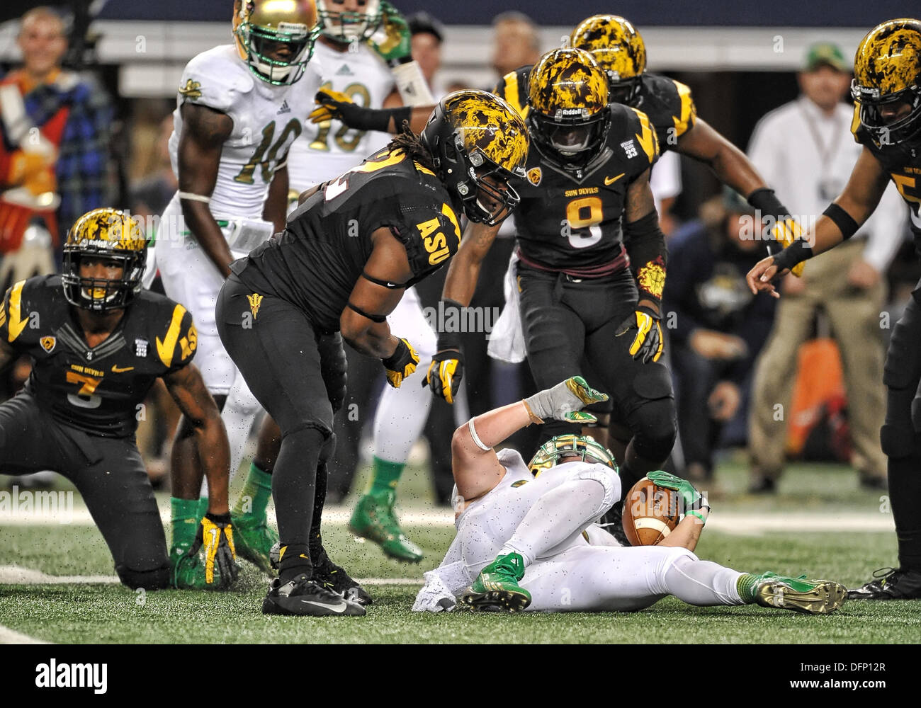 Notre Dame Fighting Irish running back Cam McDaniel (33) as he is ...