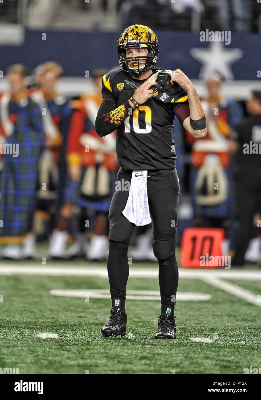 Arizona State Sun Devils quarterback Taylor Kelly (10) in action during ...