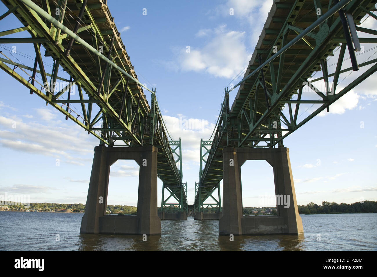 Two parallel bridges hi-res stock photography and images - Alamy