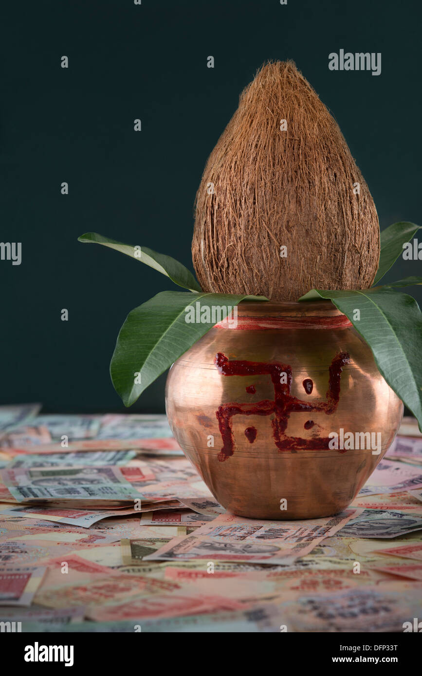 Kalash hi-res stock photography and images - Alamy