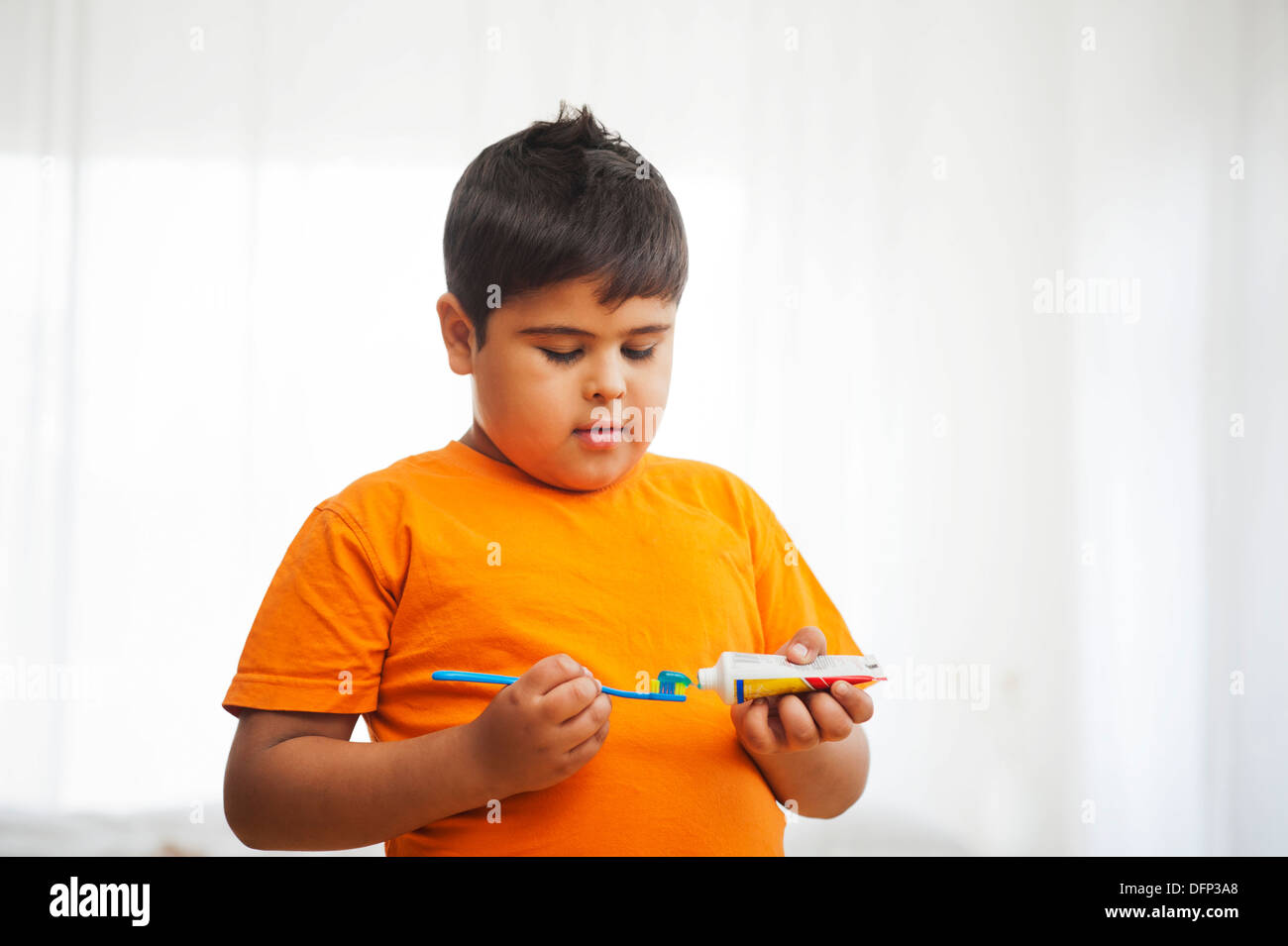 Squeezing toothpaste hi-res stock photography and images - Alamy