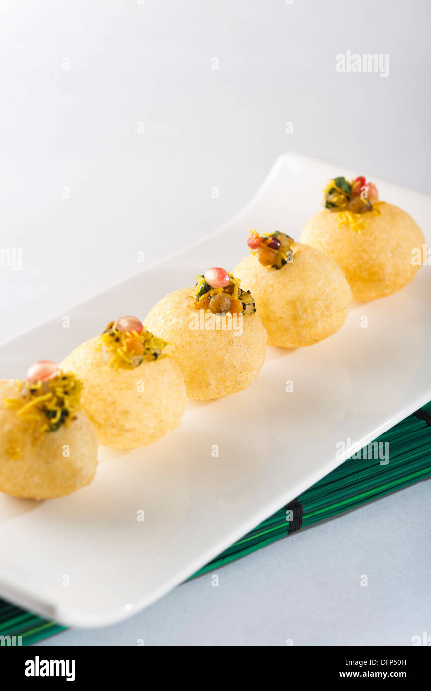 Paani puri hi-res stock photography and images - Alamy