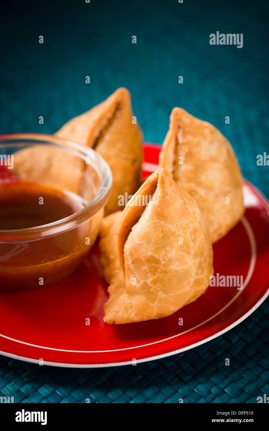 Samose served with chutney on a plate Stock Photo - Alamy