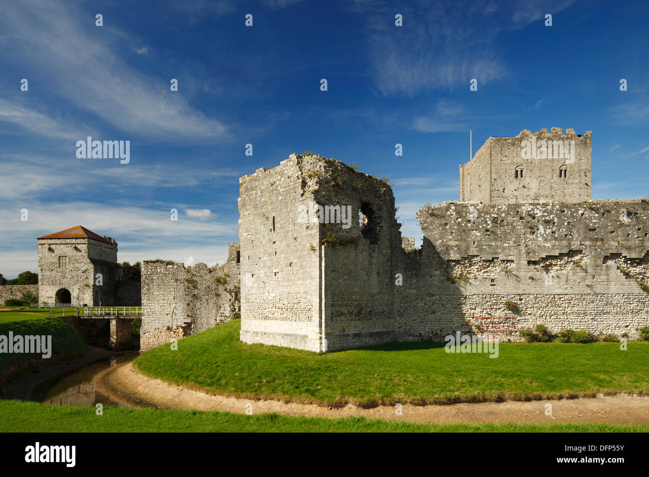 Portchester castle hi-res stock photography and images - Alamy