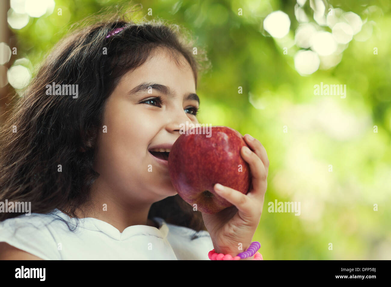 Close-up of a girl eating an apple Stock Photo - Alamy