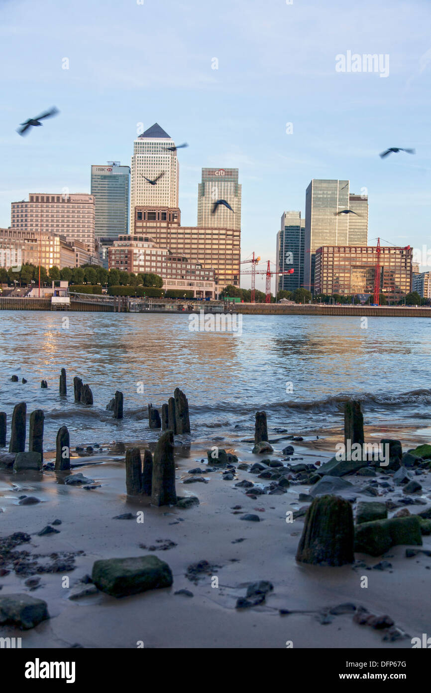 River thames beach hi-res stock photography and images - Alamy