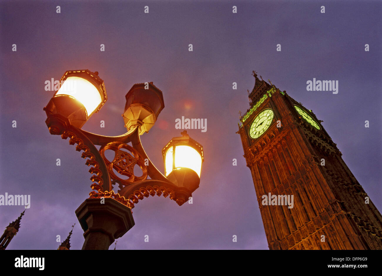 Street lamp london hi-res stock photography and images - Alamy