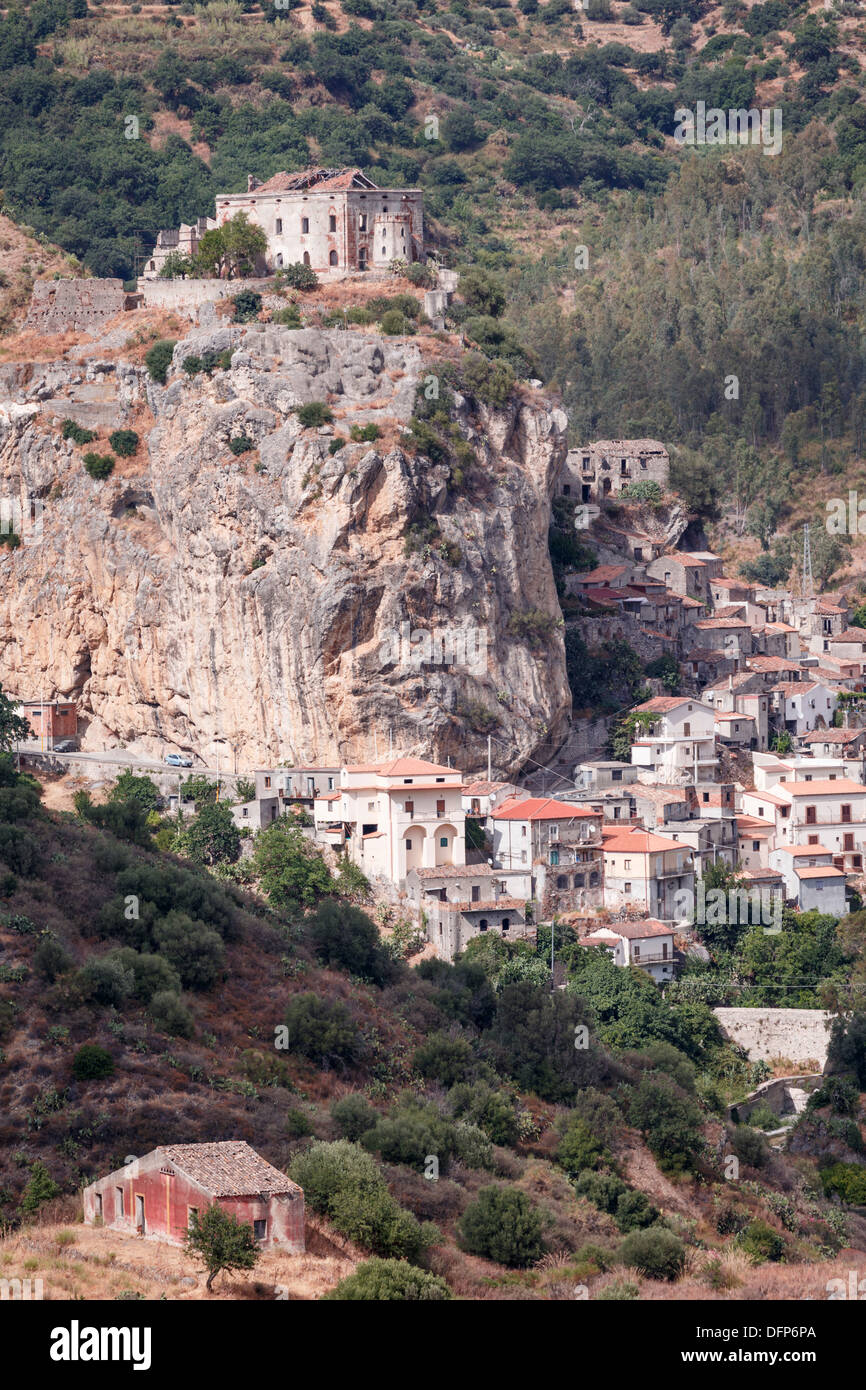 The medieval town of Palizzi Superiore, Calabria, Italy Stock Photo - Alamy