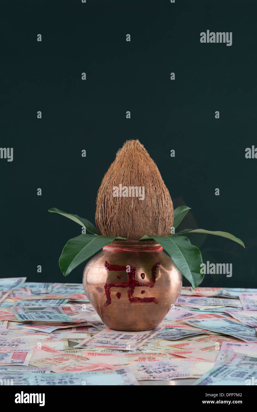 Kalash hi-res stock photography and images - Alamy