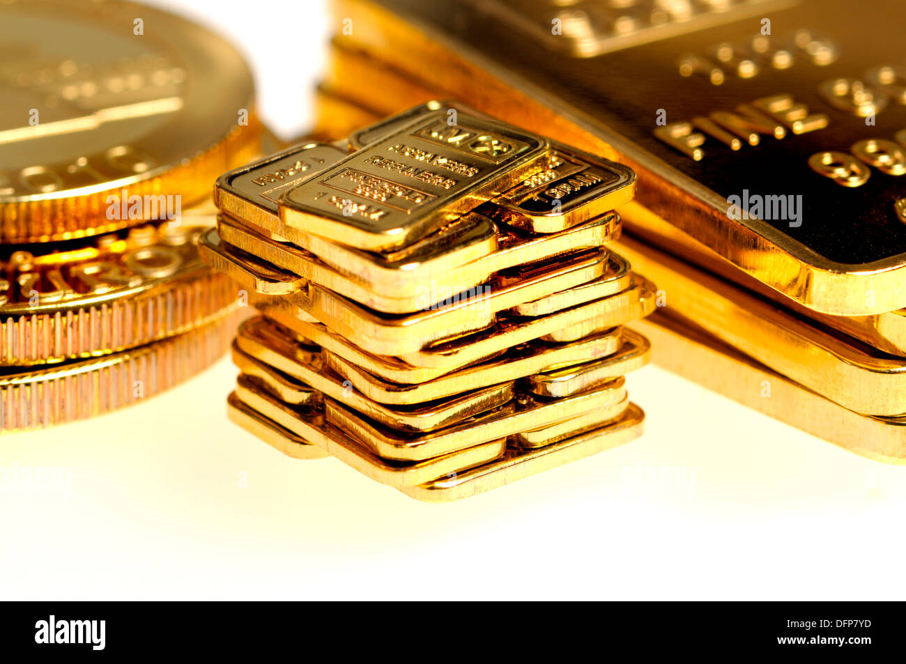 Gold bars hi-res stock photography and images - Alamy