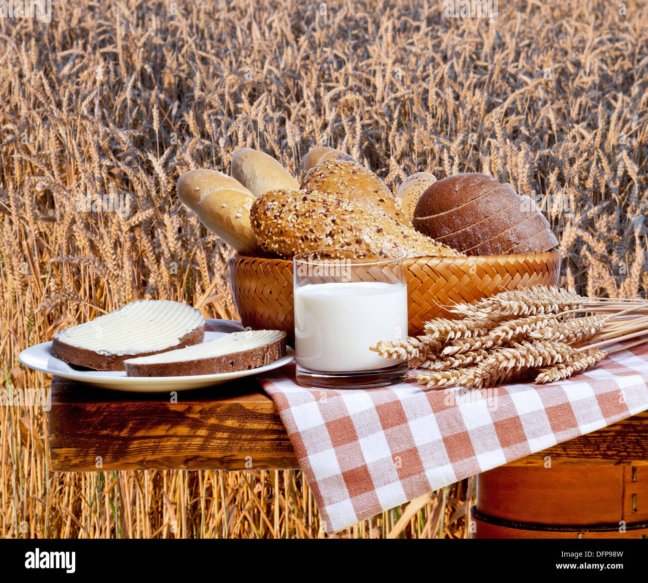 Milk glass hi-res stock photography and images - Alamy