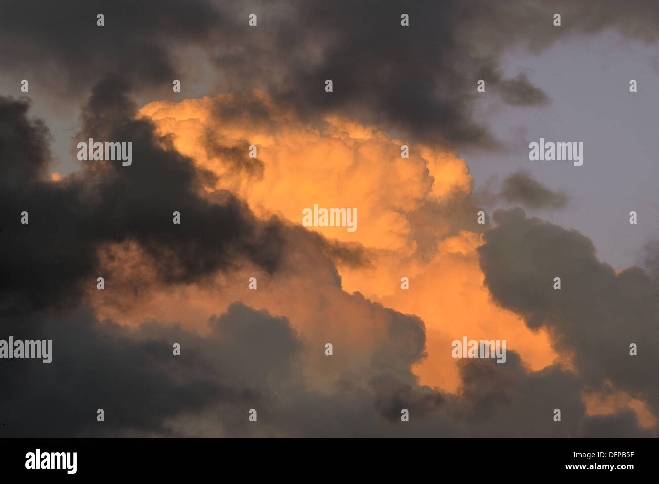 Nimbus clouds hi-res stock photography and images - Alamy