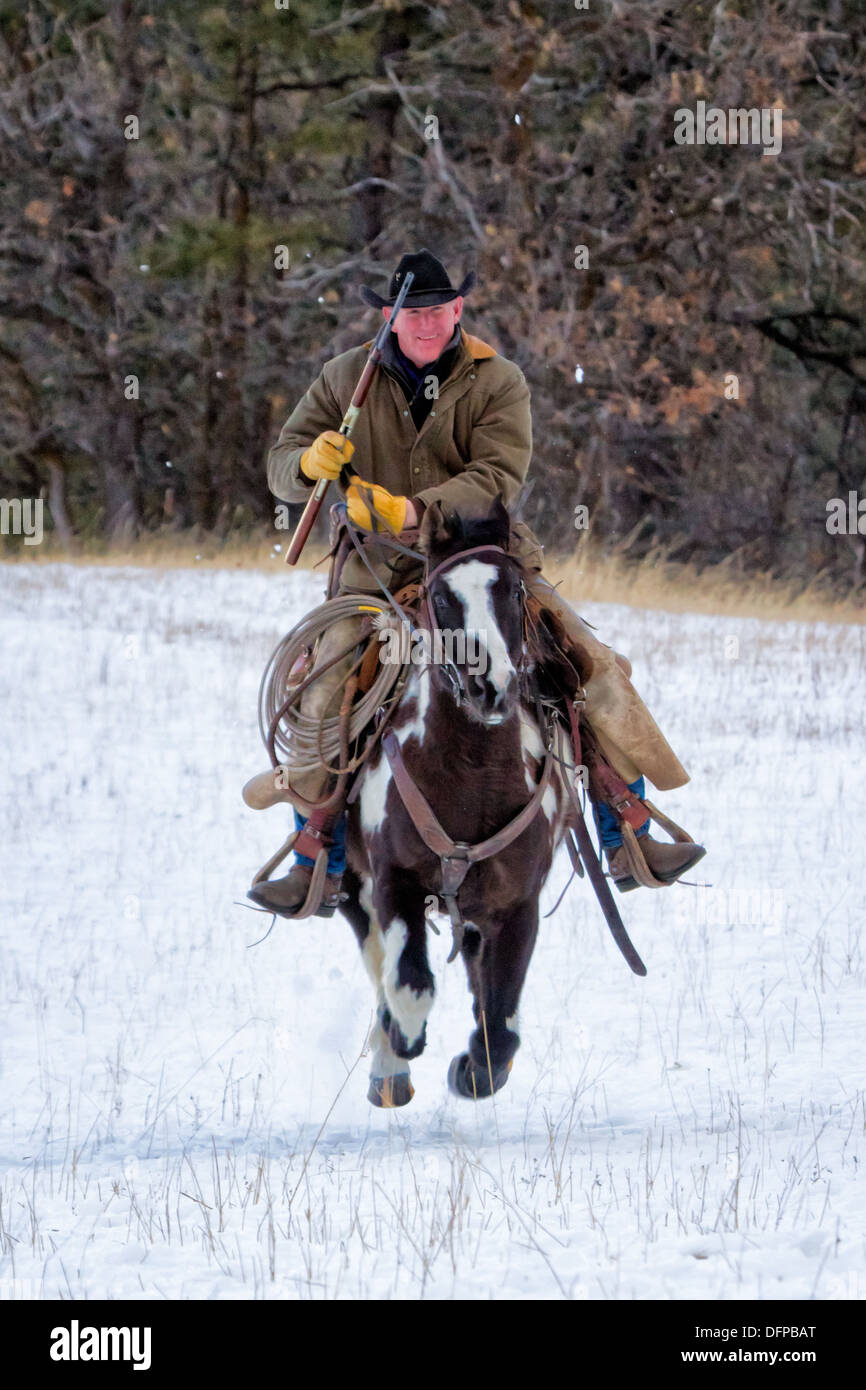 Cowboy with rifle hi-res stock photography and images - Alamy