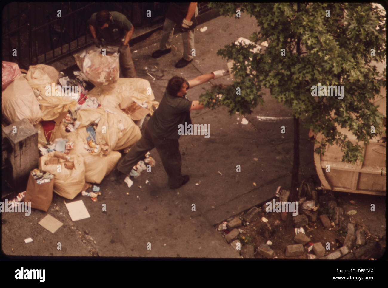 Vintage street garbage usa hi-res stock photography and images - Alamy