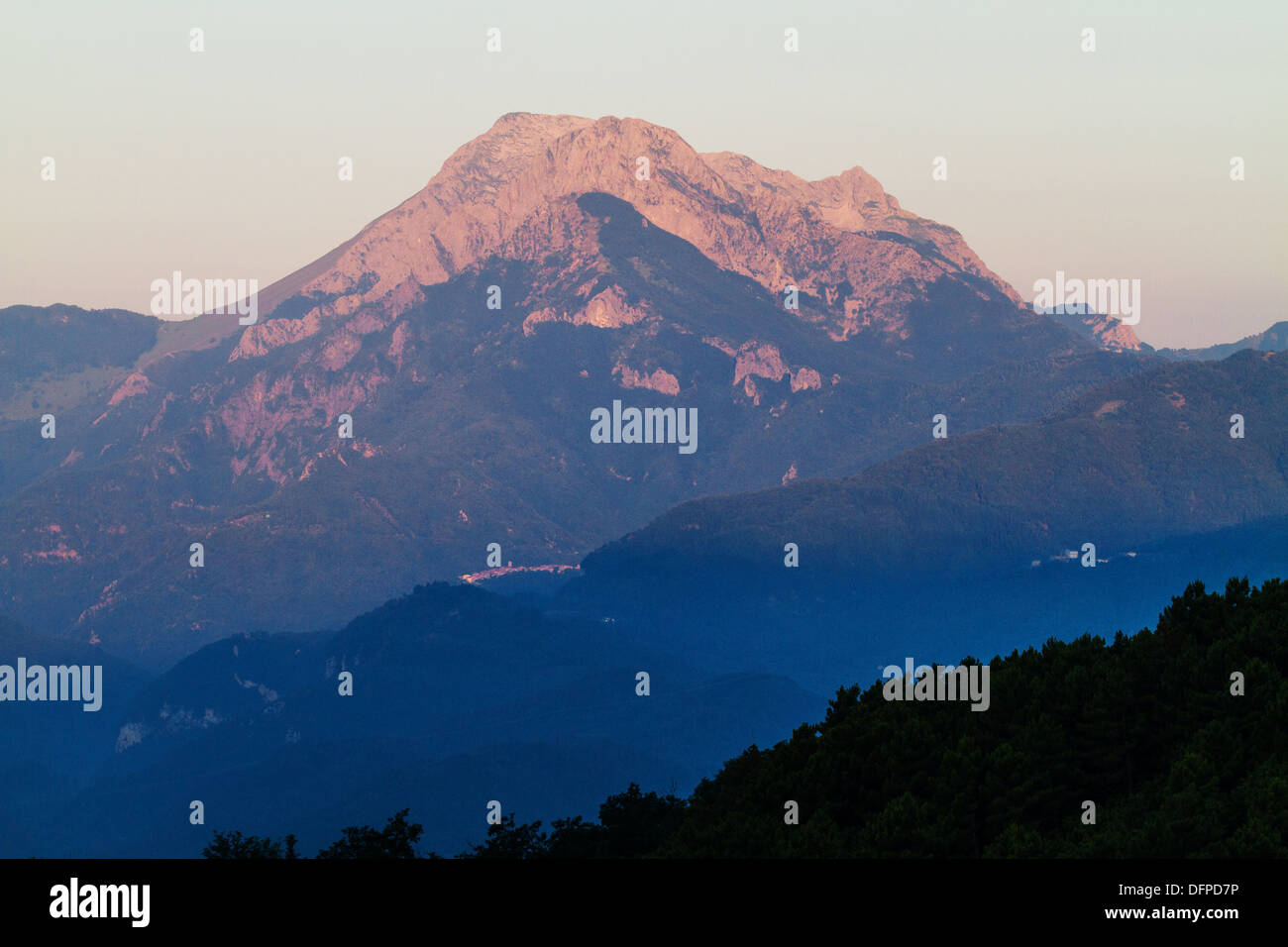 Apuan Alps, Tuscany , Italy Stock Photo - Alamy