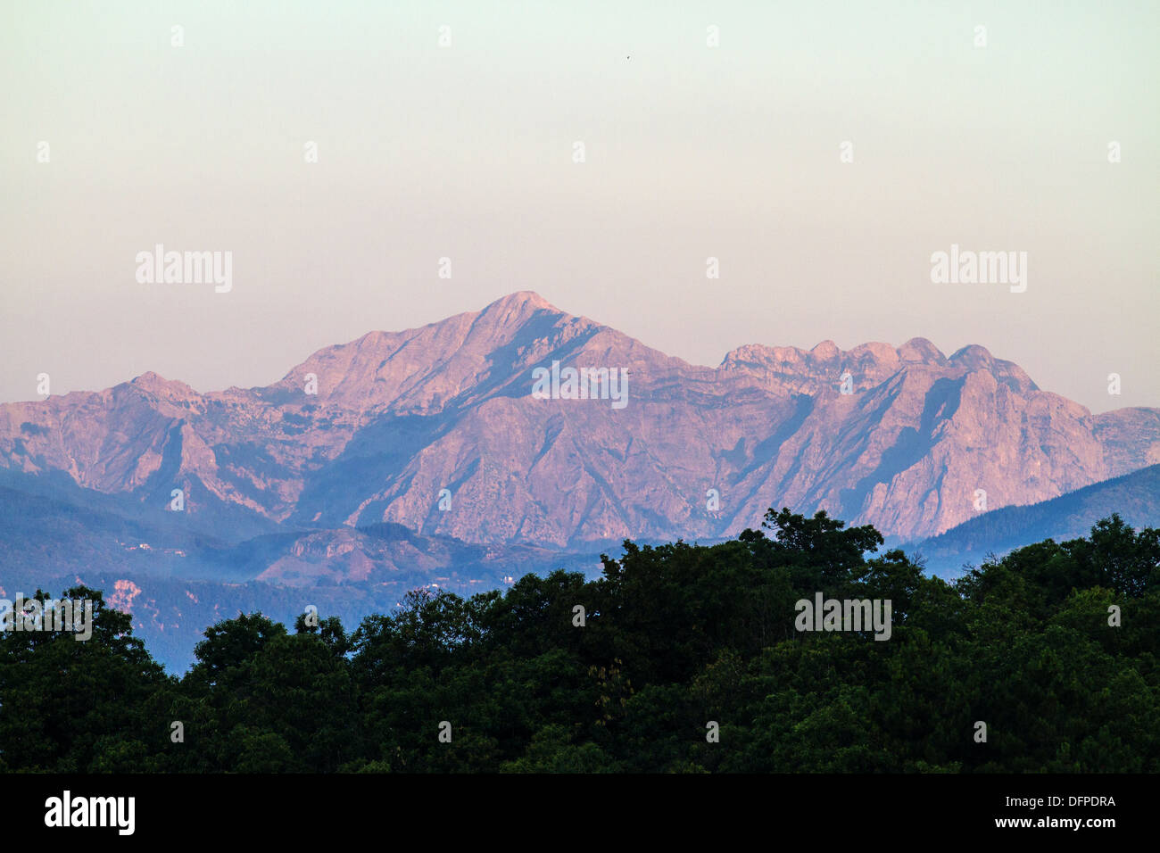 Apuan Alps, Tuscany , Italy Stock Photo - Alamy