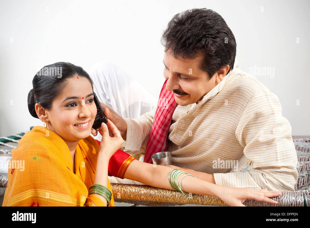 Indian couple talking on mobile hi-res stock photography and images - Alamy