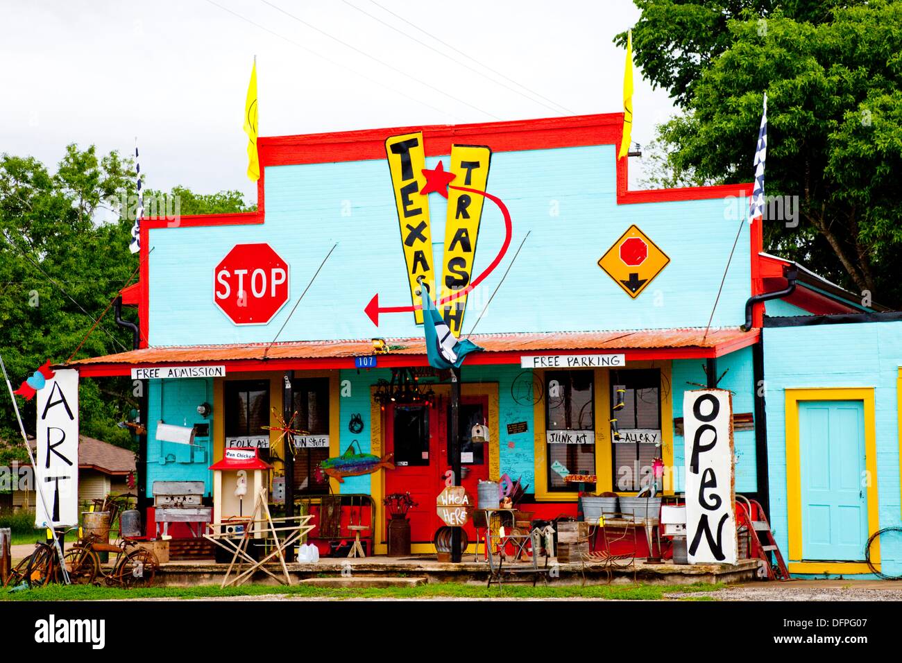 World trash shop hi-res stock photography and images - Alamy