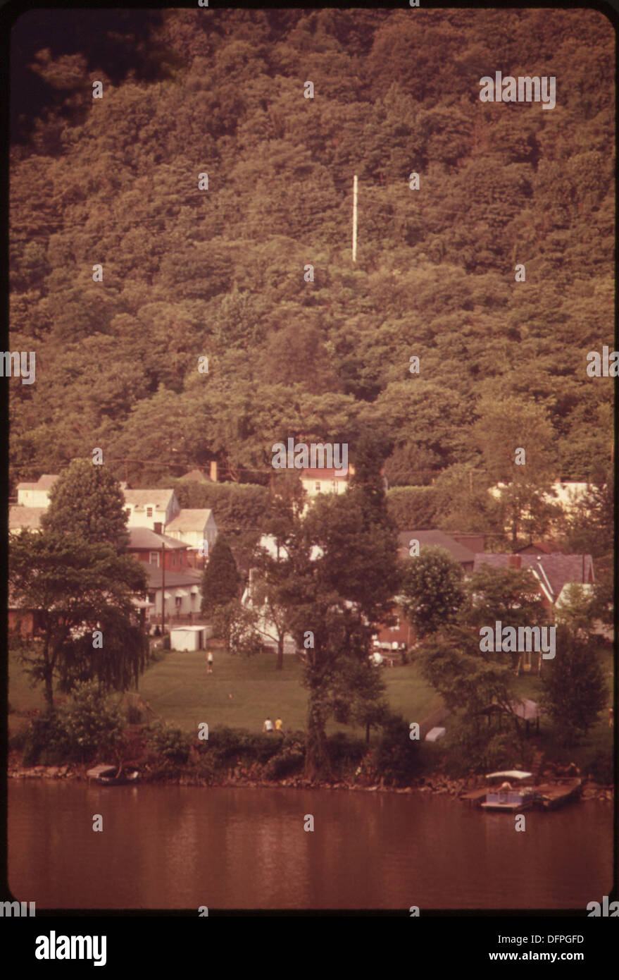 SMITHERS, A TOWN ON THE KANAWHA RIVER 551067 Stock Photo - Alamy
